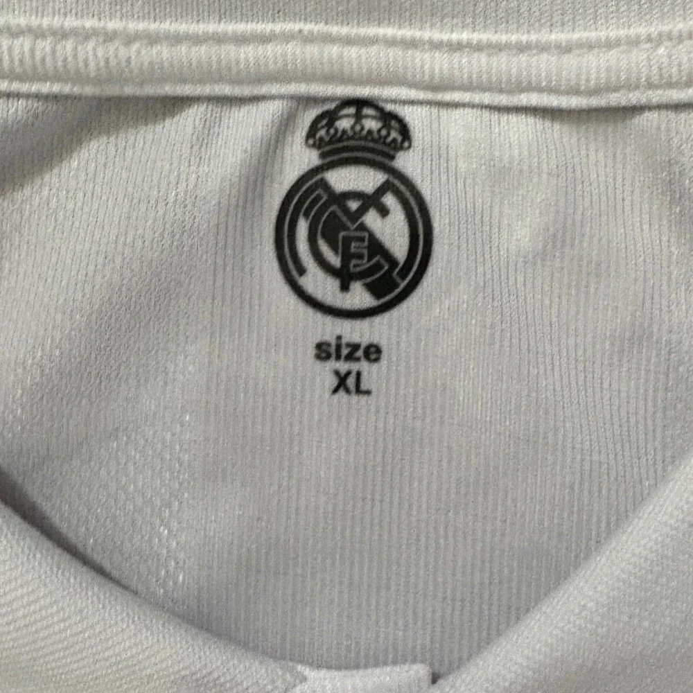 Shirts | Real Madrid Benzema 9 Soccer Jersey Emirates Fly Better Xl ...